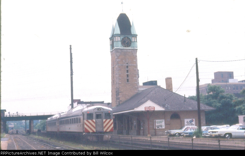 CNJ RDC's on the eastbound Bayonne Shuttle at Broad Street Station